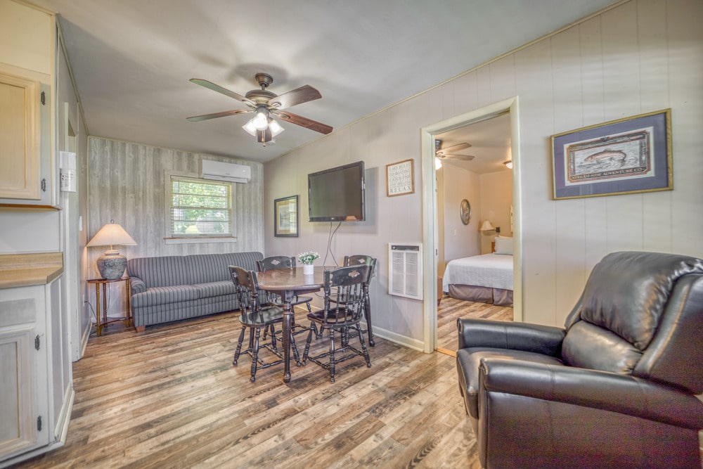 CABINS 9-12 - Fish N Fun Resort