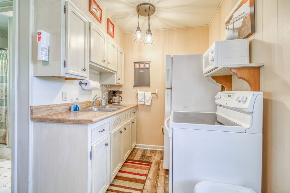 CABINS 9-12 - Fish N Fun Resort
