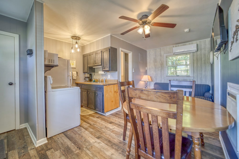 CABINS 9-12 - Fish N Fun Resort